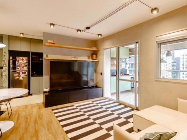 Apartamento Reformado com Suíte e Varanda Envidraçada em Perdizes