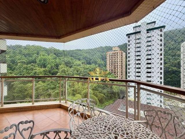 Apartamento reformado com sacada e andar alto na Praia das Pitangueiras – Alfa Imóveis Guarujá
