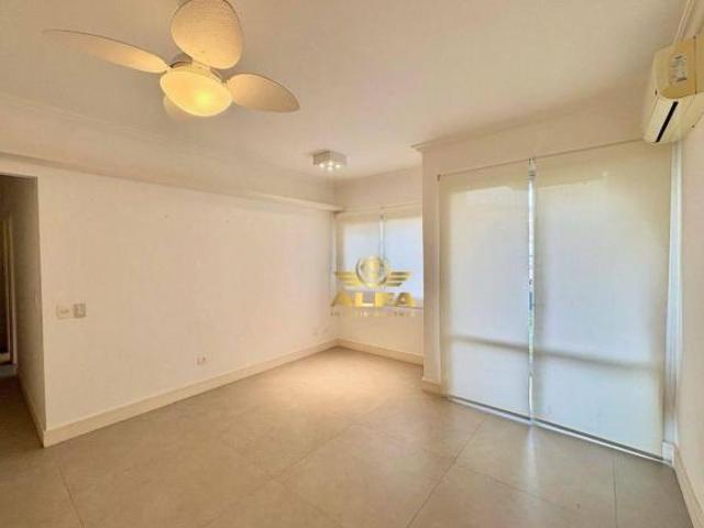 Apartamento reformado com sacada e 3 dormitórios a 3 quadras da Praia da Enseada – Alfa Imóveis Guar