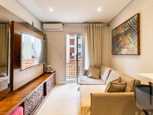 APARTAMENTO REFORMADO COM VARANDA, 2 QUARTOS E 2 VAGAS NA CONSOLAÇÃO