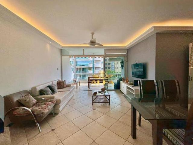 Apartamento reformado com varanda ampla e lareira na Praia da Enseada – Alfa Imóveis Guarujá