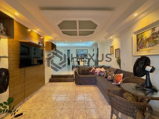 Apartamento reformado com varanda gourmet vista mar a 1 quadra da praia e lazer