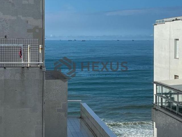 Apartamento reformado com varanda gourmet vista mar a 1 quadra mar da praia nas