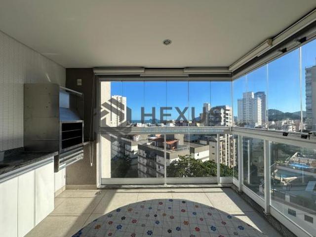 Apartamento reformado com varanda gourmet vista mar e lazer a 500m da praia na E