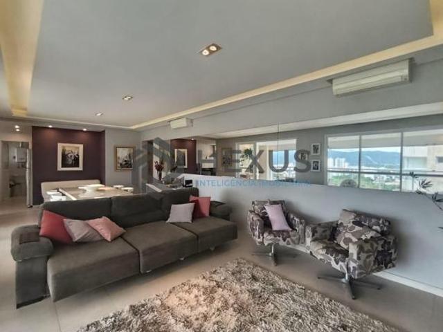 Apartamento reformado com varanda gourmet vista mar e lazer na Enseada, Guarujá