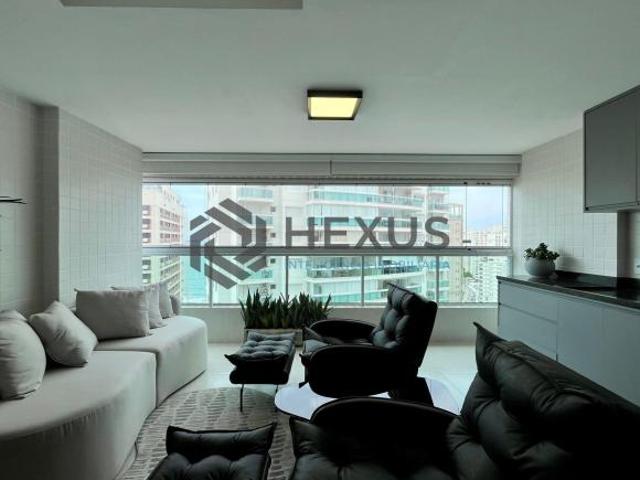 Apartamento reformado com varanda gourmet vista mar e lazer na Praia das Astúria