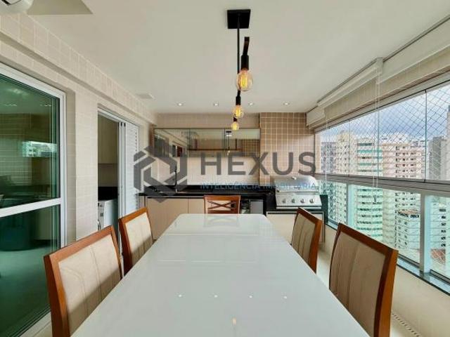 Apartamento reformado com varanda gourmet e lazer a 100m da praia no Jardim Astú