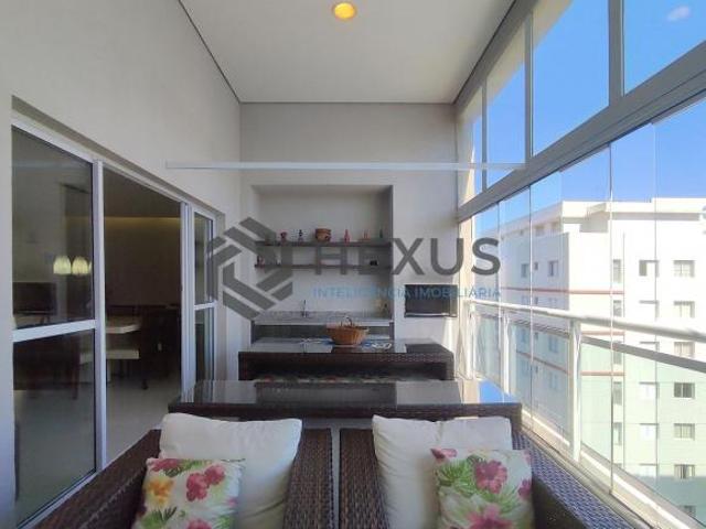 Apartamento reformado com varanda gourmet e lazer a uma quadra da Praia das Astu