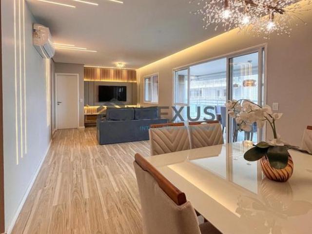 Apartamento reformado com varanda gourmet e lazer em prédio novo a uma quadra da