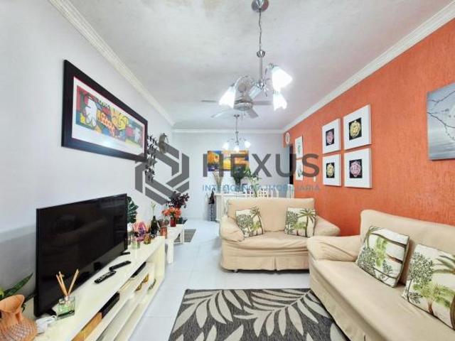 Apartamento reformado com varanda gourmet nas Pitangueiras, Guarujá