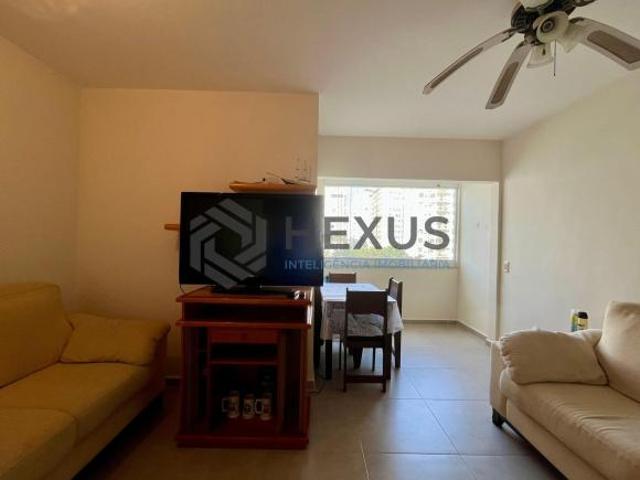 Apartamento reformado com varanda e vista mar a uma quadra da Praia das Pitangue