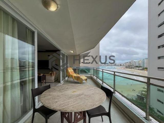 Apartamento reformado com varanda e vista mar na quadra mar da Praia das Pitangu