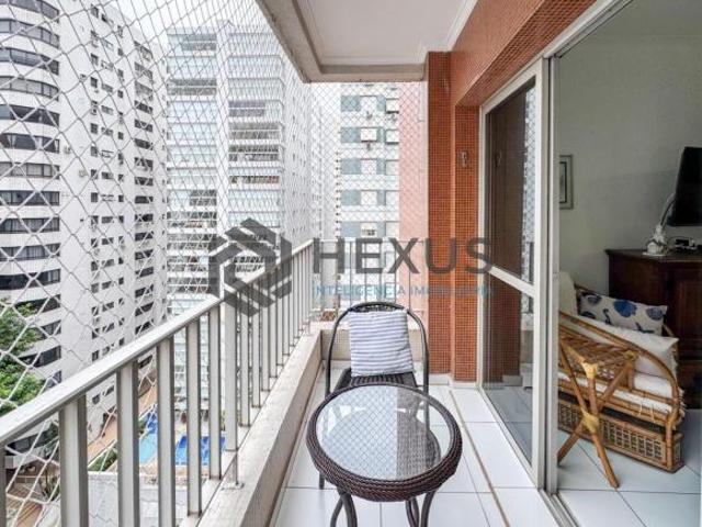 Apartamento reformado com varanda e lazer a 300m da praia na região da Barra Fun