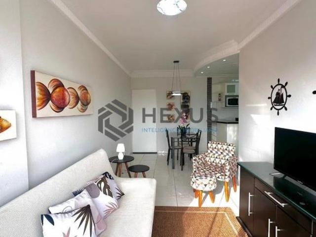 Apartamento reformado com varanda e lazer a 400m da praia na Enseada, Guarujá