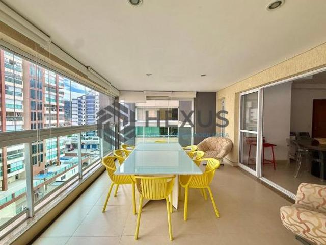 Apartamento reformado com varanda e lazer a 400m da praia na região da Brunela n