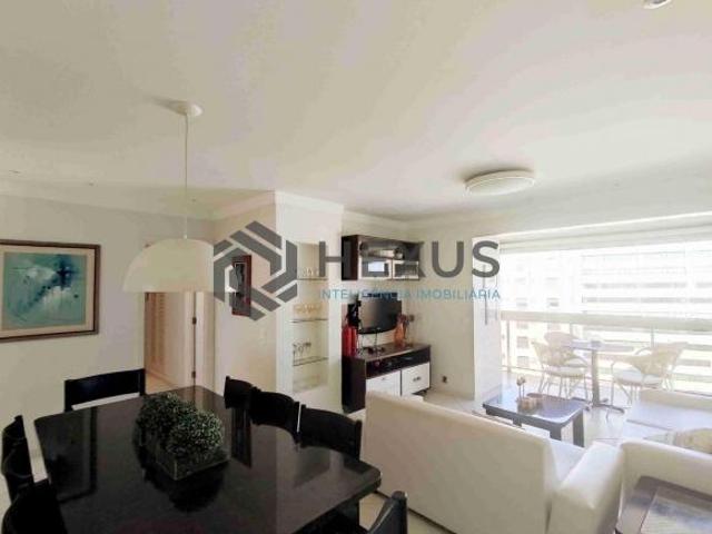 Apartamento reformado com varanda e lazer na beira mar da Praia das Asturias, Gu