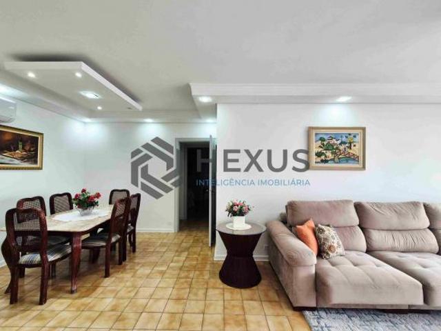 Apartamento reformado com varanda e lazer na quadra mar da Praia das Pitangueira