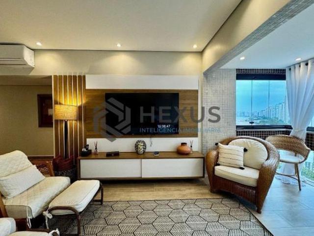 Apartamento reformado com varanda, lazer e vista mar na beira mar da Praia das P