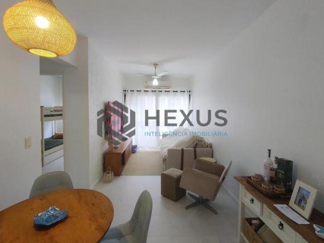 Apartamento reformado com varanda, lazer, piscina e churrasqueira na Praia das A