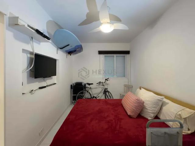 Apartamento reformado com varanda na beira mar da Praia das Asturias, Guaruja