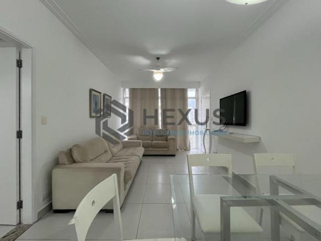 Apartamento reformado com varanda na beira mar da Praia das Pitangueiras, Guaruj