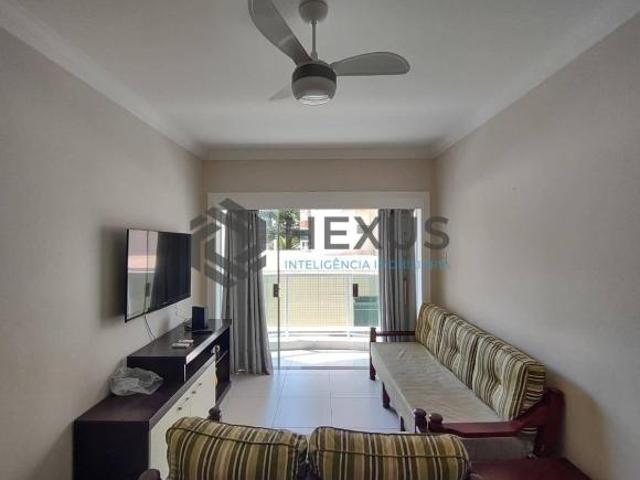 Apartamento reformado com varanda na Praia da Enseada, Guaruja