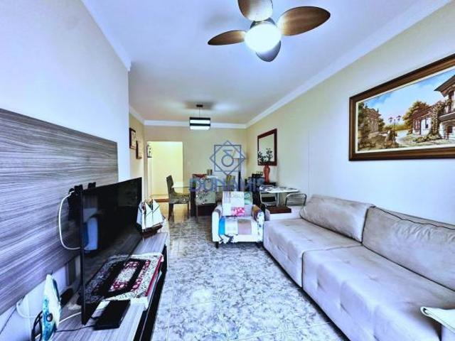 Apartamento reformado com varanda na Praia das Astúrias à venda Guarujá SP