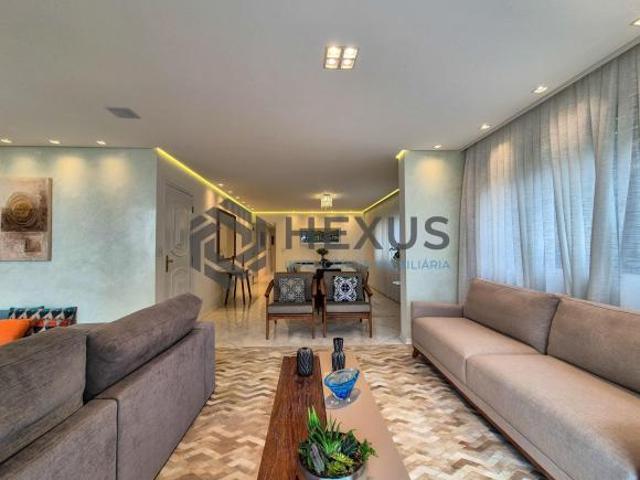 Apartamento reformado com varanda vista mar a 2 quadras da praia nas Pitangueira