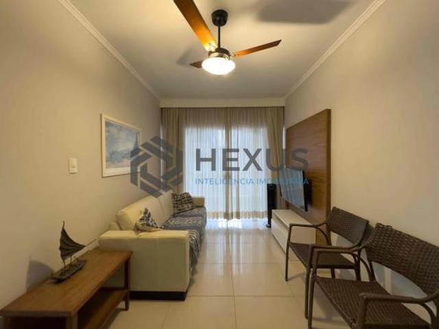 Apartamento reformado com varanda vista mar a duas quadras da Praia das Pitangue