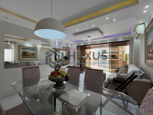 Apartamento reformado com varanda vista mar a uma quadra da Praia das Asturias