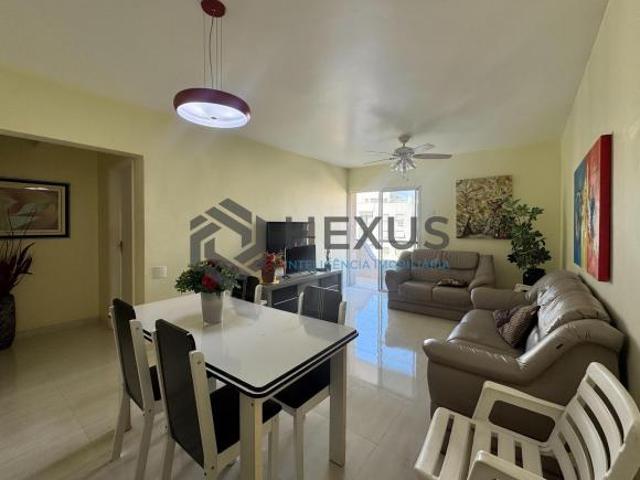 Apartamento reformado com varanda vista mar e lazer a 80m da praia nas Pitanguei