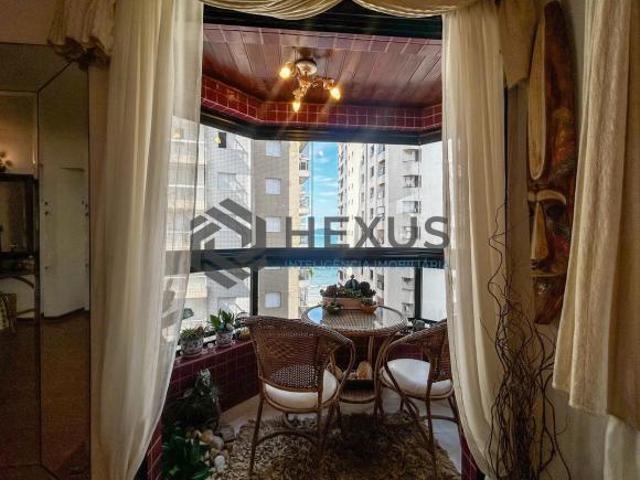 Apartamento reformado com varanda vista mar e lazer a 200m da praia no Jardim As