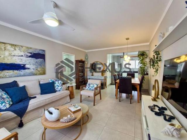 Apartamento reformado com varanda vista mar e lazer a 2 quadras da praia nas Pit