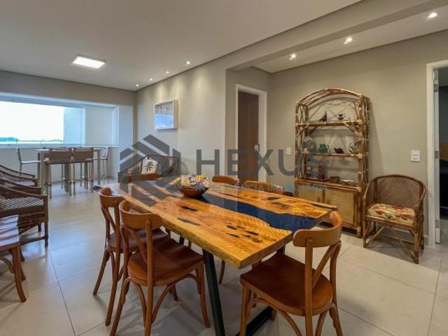 Apartamento reformado com varanda vista mar e lazer na beira mar da Praia das As