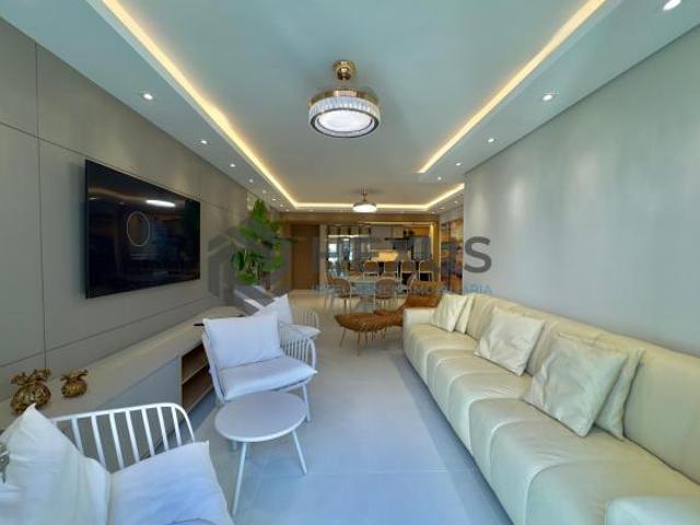 Apartamento reformado com varanda vista mar e lazer na beira mar das Pitangueira