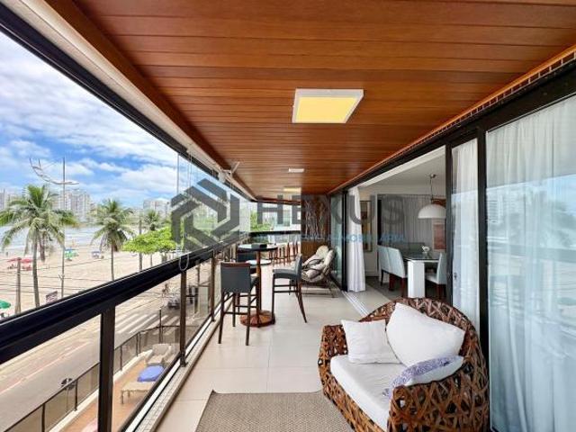 Apartamento reformado com varanda vista mar e lazer na Praia das Asturias, Guaru