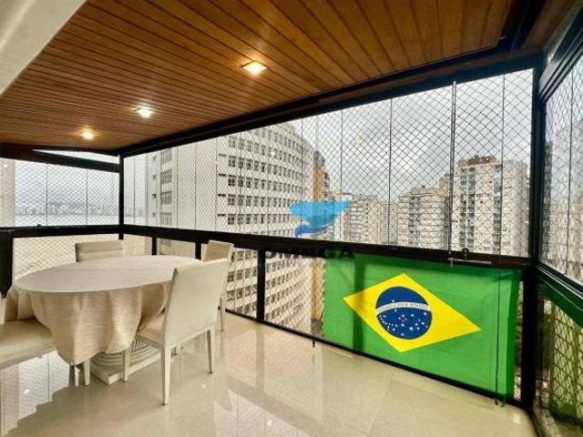 Apartamento reformado com vista mar à venda na praia das Pitangueiras no Guarujá I Omega Imoveis