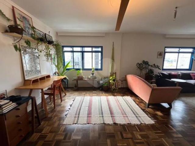 Apartamento Reformado com Vista em Andar Alto no Itaim Bibi