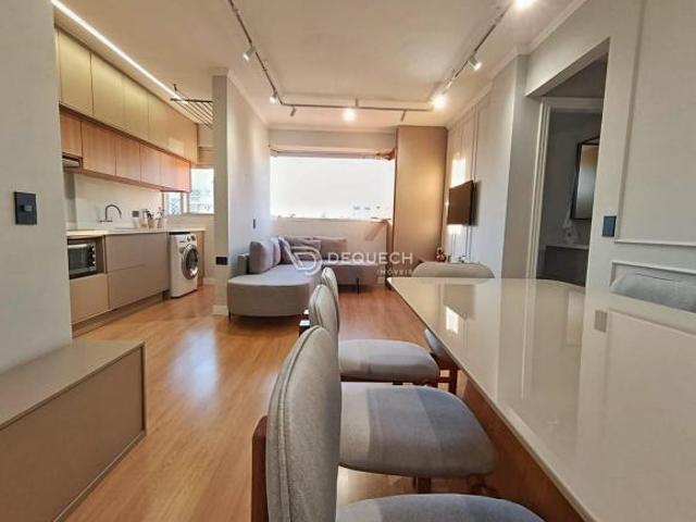 Apartamento reformado com vista encantadora