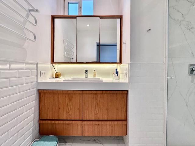 Apartamento reformado com vista livre no Leblon