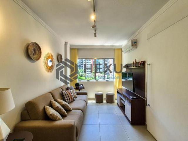 Apartamento reformado com vista livre a uma quadra da Praia das Pitangueiras, Gu