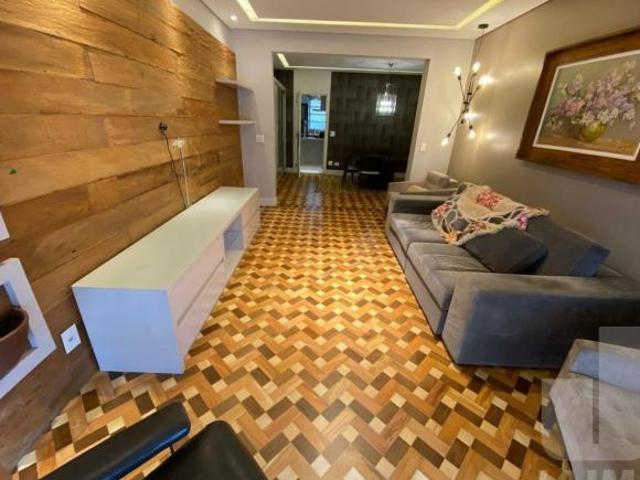 Apartamento reformado com vista para o verde e planta inteligente