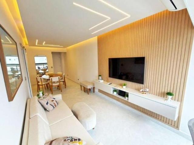 Apartamento Reformado com Vista para o Mar e Excelente Localização
