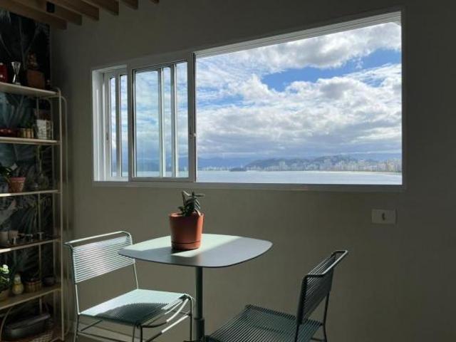 Apartamento reformado com vista para o mar Ponta da Praia