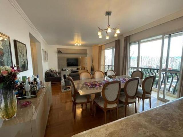 Apartamento reformado com vista para Serra da Cantareira, amplo, próximo ao Shopping Bourbon