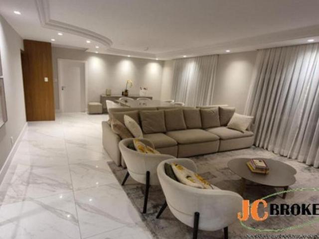 Apartamento reformado com 144 m², 3 Dormitórios, sendo 1 suíte, Sala ampla para 2 ambientes, 2 Vagas