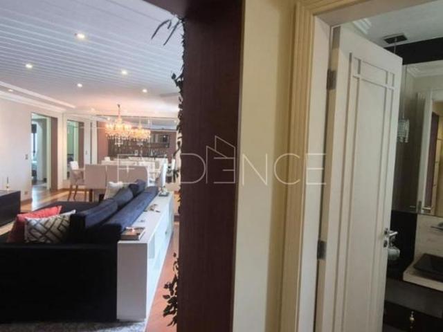 Apartamento reformado com 165 m², 3 dormitórios, 3 vagas e excelente localização próximo ao Shopping
