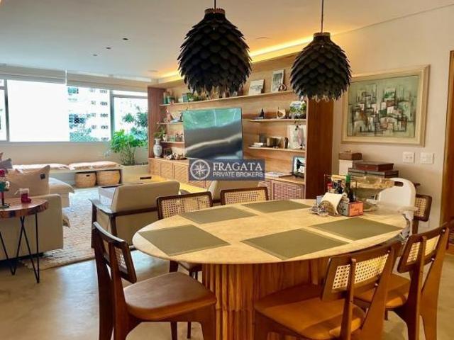 Apartamento reformado, com 190m², no Jardim América
