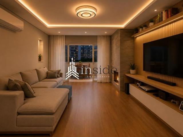 Apartamento Reformado com 128m², 3 Quartos e Sacada Gourmet no Batel