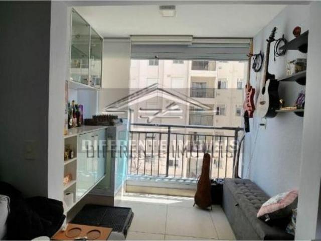 Apartamento reformado com 2 dorm, 1 suíte. no Brás
